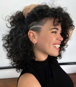 Undercut Frauen - trendige Optionen - Visavis Friseur